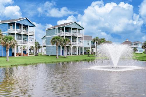 Cozy Beach Home With Resort Amenities, Ocean, Bay, Lake Views And 3 Decks! - Surfside Beach, TX