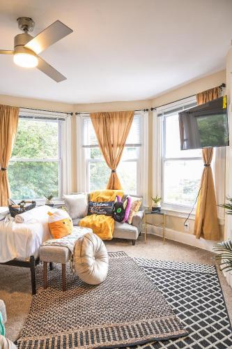 Chic 4br Dwelling With Backyard In Philadelphia - Philadelphia