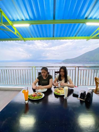 11 Best Hotels in Tongging, Samosir
