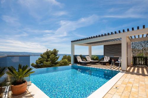 Luxury Seafront Villa With Heated Pool, Jacuzzi, Sea View, 150 M From Beach - Omiš