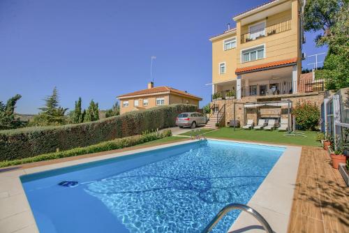 Chalet Con Piscina En Aranjuez - Aranjuez