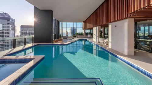 River And Ocean View Luxury 2bd Apt Amazing Location - Broadbeach