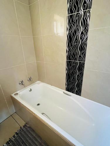 LOVIC GUEST HOUSE +27655256611 - Mahikeng, Südafrika - Aktualisiert ...