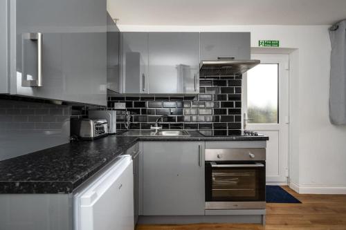 Neath Road - Flat 1 - Swansea
