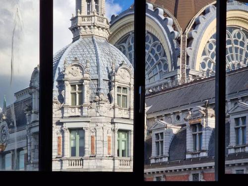 Stunning View + Japan Design Bed @ Central Station - Antwerp