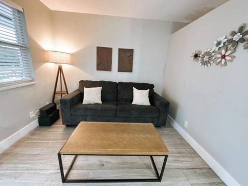Rustic Retreats Modern 1br For 4 Guests In The Heart Of Fort Lauderdale - Plantation, FL