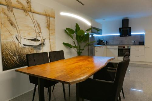 Charmante Und Stilvolle Wohnung - Bonn
