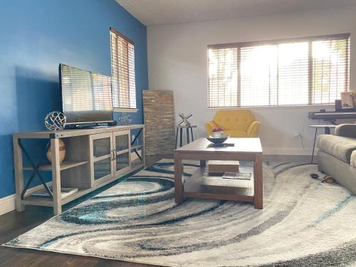 Modern Stay - Private Room - Long Beach, CA