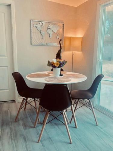 Sunny Guest Suite With Large Backyard - Pets Welcome - Heard Museum