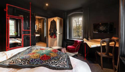 Weltraumbahnhof Rautenkranz - Steampunk Hotel, 4* Luxury, Muldenhammer ...