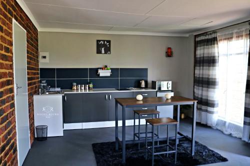 Peaceful Mountain Cottage :Hikes/boma/animals/pool - Magaliesburg