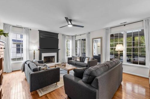 Stunning 5 Bedroom/3 Bath Home In Hope Valley Farm - Durham, NC