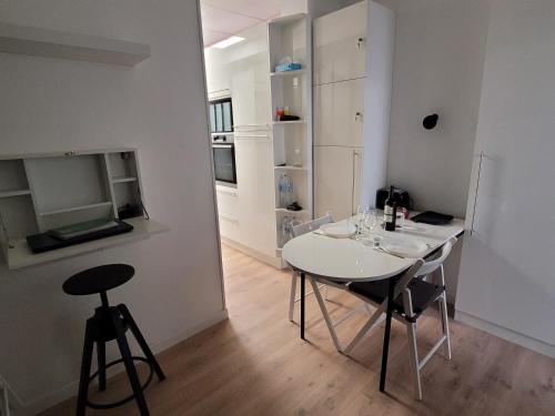Studio Bien Equipe Au Calme A Montmartre - Francia