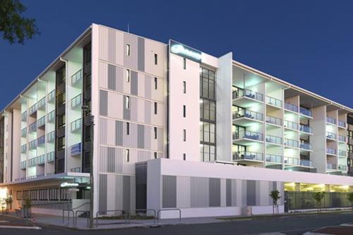 Stunning 2 Bedroom Self Contained City Apartment - Bluewater Lagoon, Mackay
