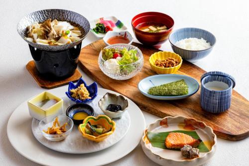 Watch the clear stream of Shima River from the giant open-air bath at ...