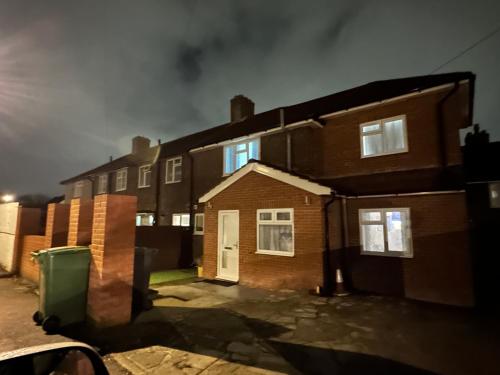 1st Studio Flat With Full Private Toilet And Shower With Its Own Kitchenette In Keedonwood Road Brom - Bromley