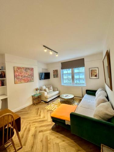 Bright And Airy Two Bedroom Apartment - Fulham