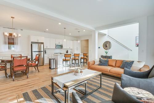 Charming Charlotte Townhome: 6 Mi To Downtown! - Charlotte, NC
