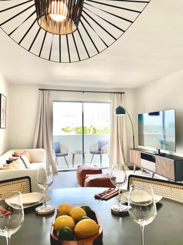 Free Beach Club And Parking At Casa Fifi Drift - South Beach, FL