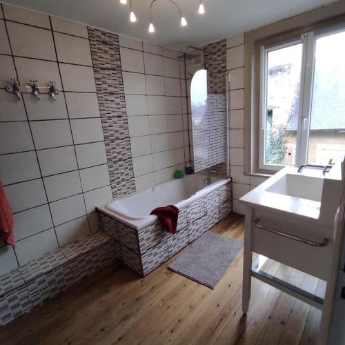 Maison De Ville Renovee Au Cœur Du Cotentin. - Département Manche