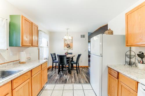 Charming + Cozy Cabin Near Lake Champlain! - Burlington, VT