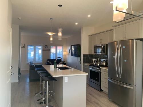 Glamorous 3 Br Villa With Double Garage - Regina
