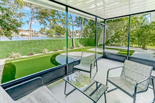 Hallandale Collection - Renovated Professional Design & Lake View - Playa, Hollywood