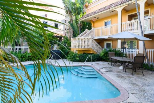 Beach Apt With Waterview In Las Olas Blvd - Fort Lauderdale, FL