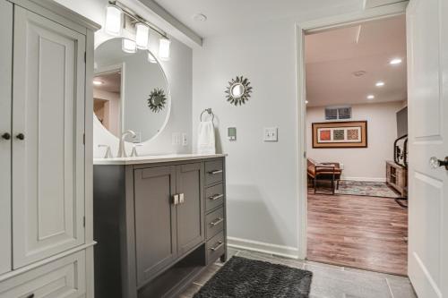 Chic Minneapolis Apt - 6 Blocks To Lake Nokomis! - Saint Paul, MN