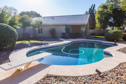 Cozy House W Pool Near State Farm Stadium - Glendale, AZ