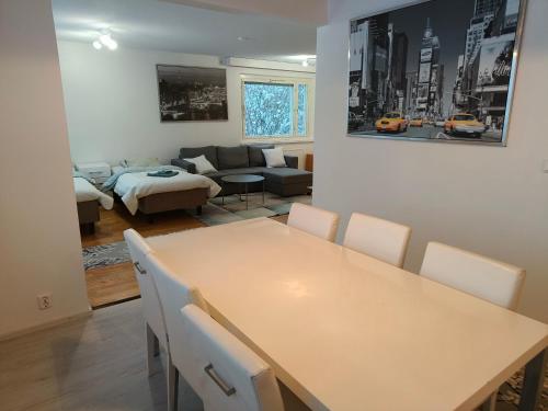 Suuri Huoneisto Isommalle Ryhmalle / Large Apartment For Bigger Group - Tampere