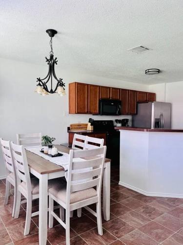 Cozy 3 Bedroom House With Beautiful Fireplace - Allen, TX