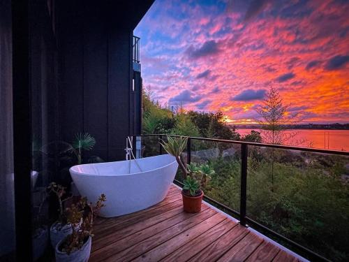 Wharf Retreat Unit 2 - Tauranga