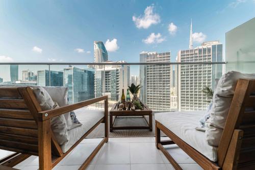 Frank Porter - Reva Residence - Dubai