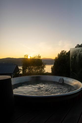 Woodland Bay Retreat-hot Tub,sauna And Bayview Retreat - Cygnet