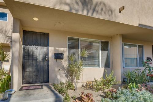 Los Angeles Townhome Off-street Parking And Balcony - Los Angeles, CA