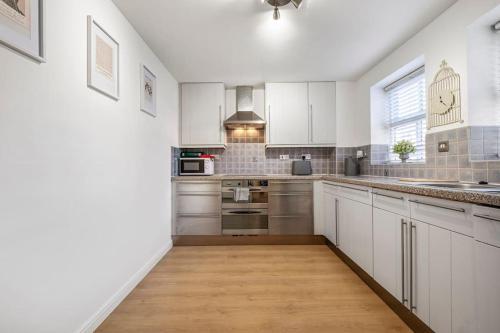 Spacious Apartment With Parking! - 뉴캐슬어폰타인