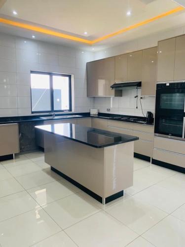 Executive 4 Bedroom House With 4 Beds . - Lusaka