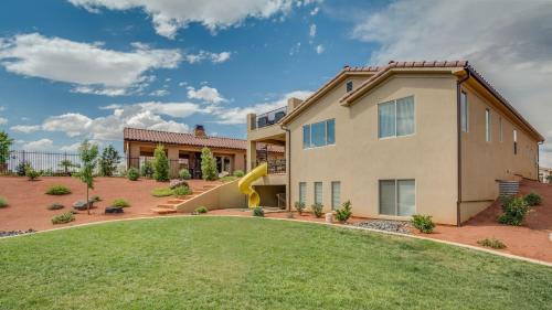 44| Poolside Oasis in St George with Fire Pit and View, 4* Luxury ...