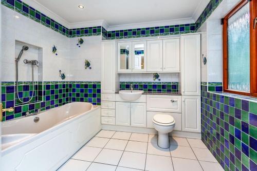 Old Slade Cottage - Train To London 30mins, Heathrow 15mins Away,free Parking - En-suit Rooms - Slough