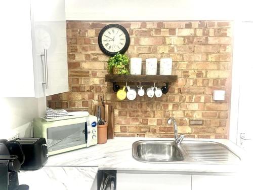 Great Studio Near Luton Airport - Super Host 3 Years Running! - Luton