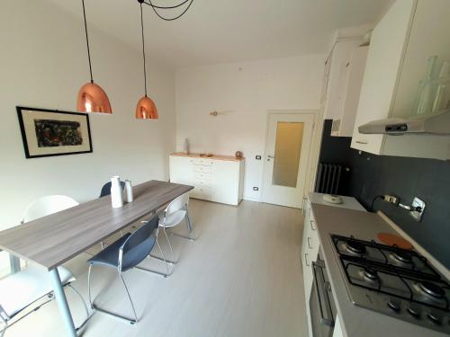 Spacious Three-room Apartment In Saragozza - Bologna