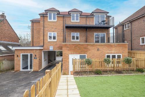 2 Bedroom Penthouse With Parking High Wycombe By 360stays - High Wycombe