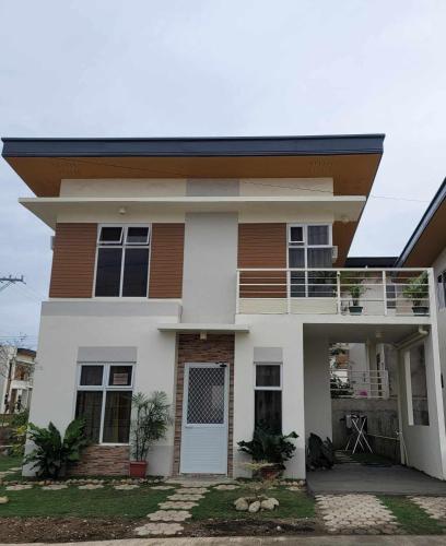 New Tropical Inspired Home - Cagayan de Oro