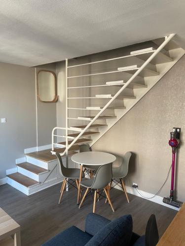Alpes Nest -Duplex 2 Chambres 3 Lits Parking Gratuit Clim Mobile - Grenoble