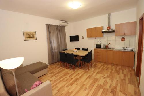 Apartments In A Quiet Neighborhood - Dugi Rat