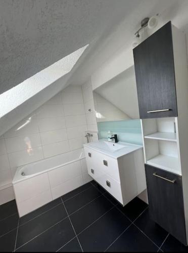 Moderne Gemutliche 2-zimmer Wohnung Stuttgart Bad-cannstatt - Stuttgart