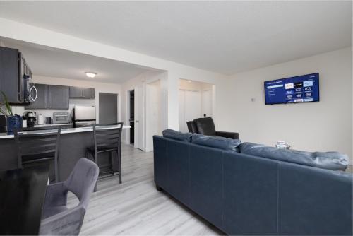 Chic With Recliner At Webster Hill Suite 1w Request Xtra Bed - Farmington, CT
