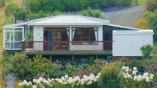 Raglan's Tranquil Garden Retreat - Moa Stone Estate - Raglan