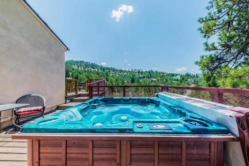 Salted Rim: 4 Bedrooms With A Hot Tub And Game Room - Ruidoso Downs, NM